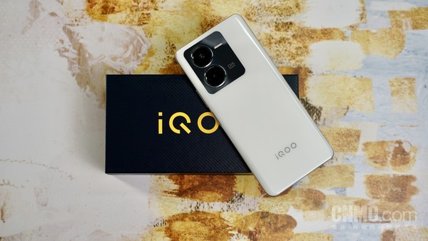 iQOO Z8：天玑8200+120W快充 用更深层的理解 助力旗舰性能迅速下放 - 叮当号