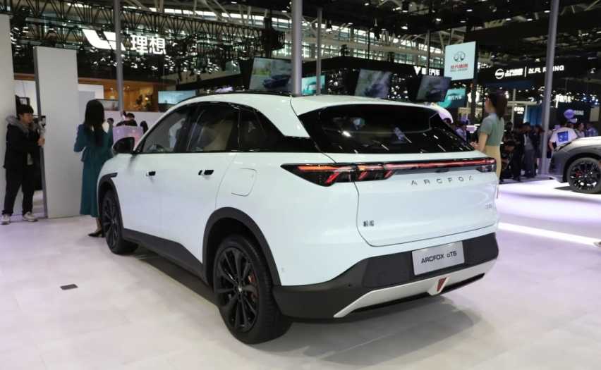 20万买纯电智能SUV 极狐阿尔法T5和零跑C11怎么选？ - 叮当号