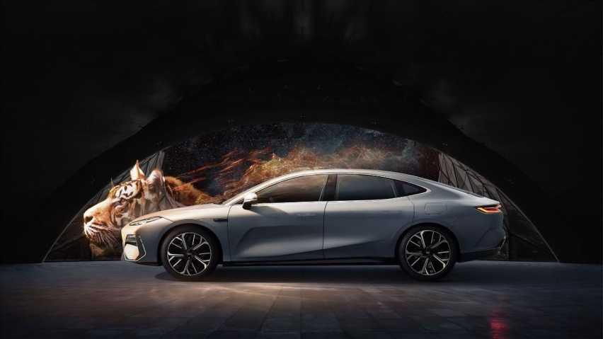 8295芯片+45英寸大屏，银河E8上市价17.58万起步，这要卷谁？ - 叮当号