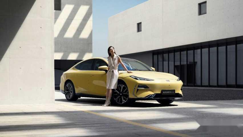 8295芯片+45英寸大屏，银河E8上市价17.58万起步，这要卷谁？ - 叮当号