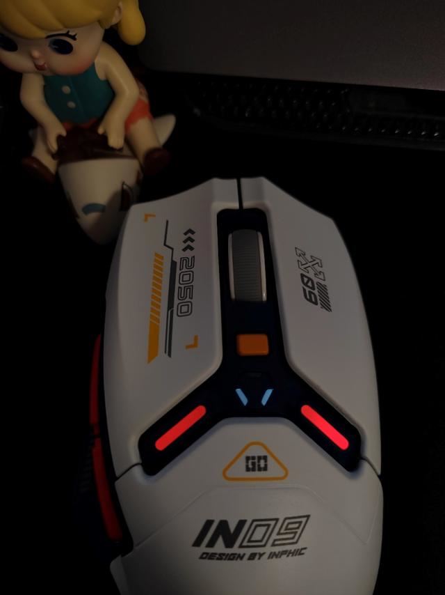 英菲克in9鼠标怎么样? 99元科幻风机甲设计三模游戏鼠标测评 - 叮当号