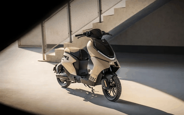 4699元 极核AE4电动摩托车发布：车规级毫米波雷达、极速65km/h - 叮当号