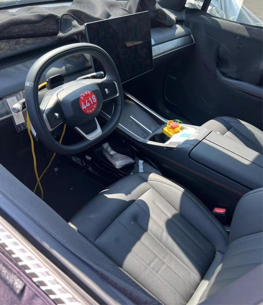 乐道L60黑色内饰曝光，HUD+大横屏，极简风看齐特斯拉？ - 叮当号