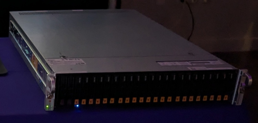 Solidigm 展示 122TB 企业级 QLC 固态硬盘，目标 2025 年初发布 - 叮当号