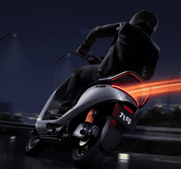 九号电动摩托车E300P MK2发布：零百加速5.9秒、最远跑135km - 叮当号