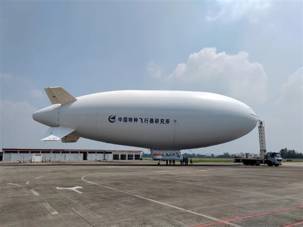 我国自研载人飞艇飞行最长、最远：祥云AS700 1000公里跨越三省 - 叮当号