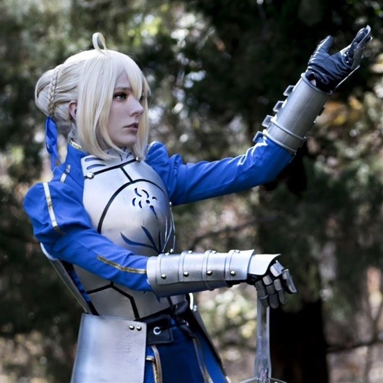 俄妹COS《Fate》Saber：泳装呆毛王 靓丽吸睛 - 叮当号