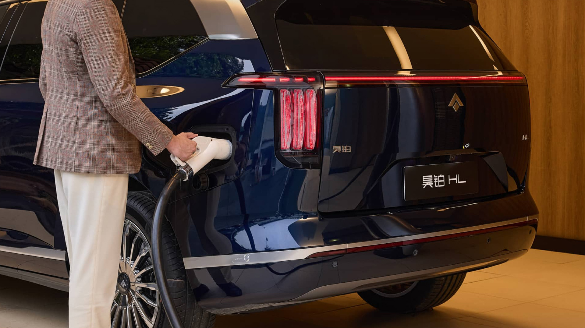 30万买“陆地游艇”？昊铂HL对标理想L8，狠起来真可怕 - 叮当号